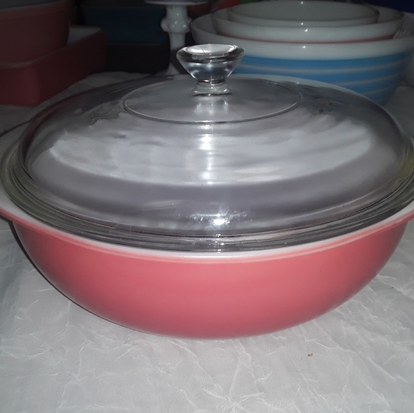 VINTAGE PINK PYREX | Kitchen | Vintage Pyrex 24 Flamingo Pink Baking ...